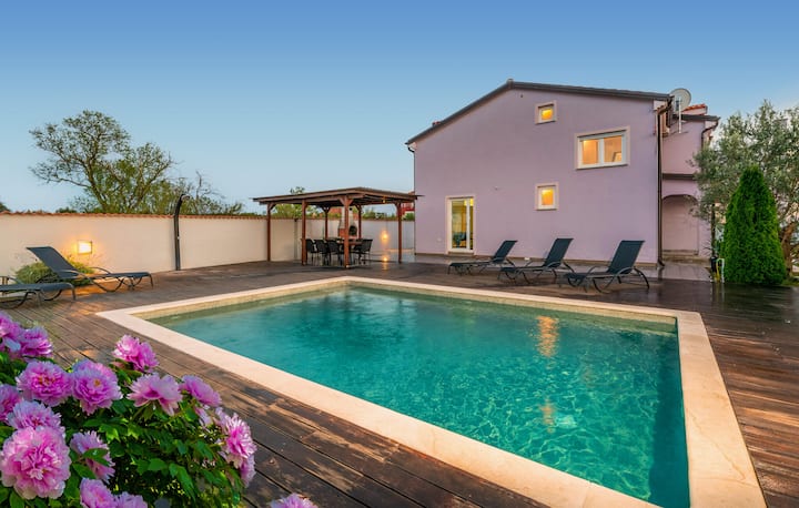 Stunning Home In Pula - Banjole