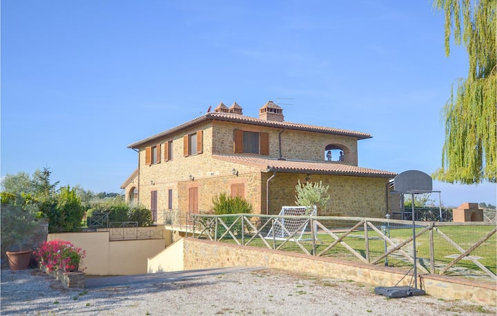 2 Bedroom Cozy Apartment In Castelmuzio - ピエンツァ
