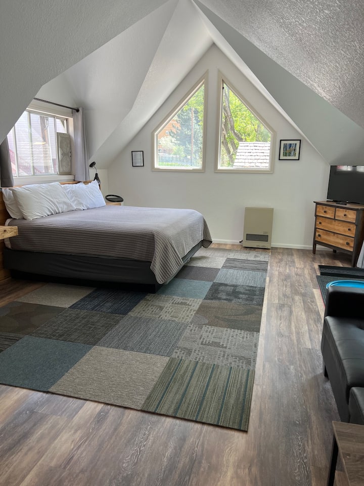 San Juan Chalet  #2 "Upper" King - Ouray, CO