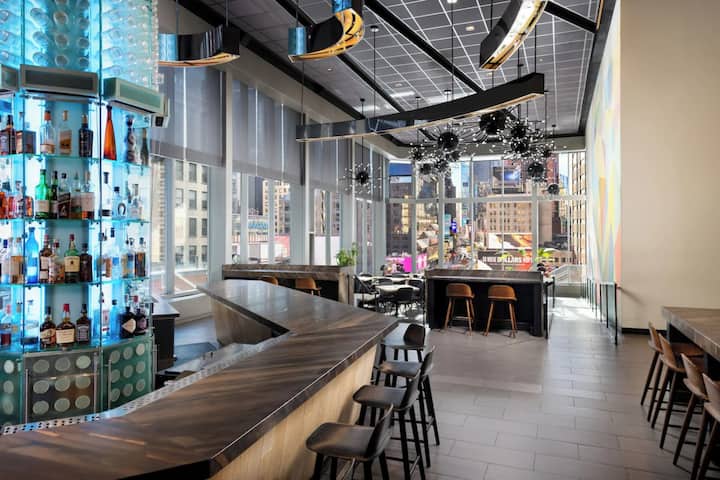 Dazzling Oasis | City View. High Floor - Queens, NY