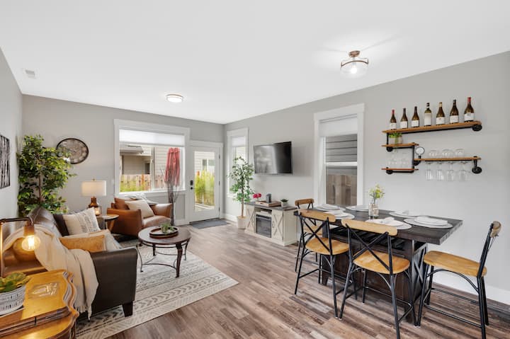 Carlton Townhouse 4 | Dog Friendly | 1bk Wine-dine - Stoller Family Estate, Dayton