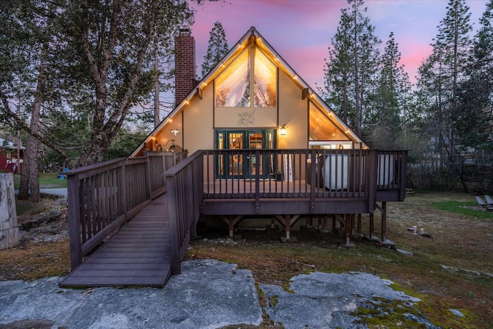 Bass Lake Chalet- A Frame With Hot Tub! - Bass Lake, CA