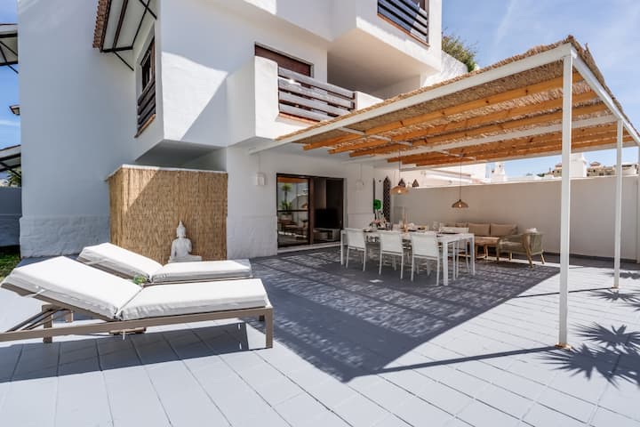 Chic 2br Apartment W/ Sunny Terrace & Shared Pool - Costa del Sol