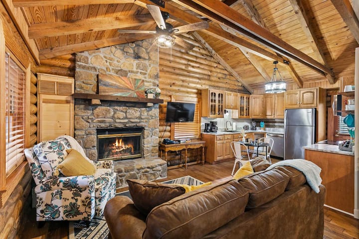 Tucked In Branson Cabin! King Bed, New Kitchen, Re - Branson, MO