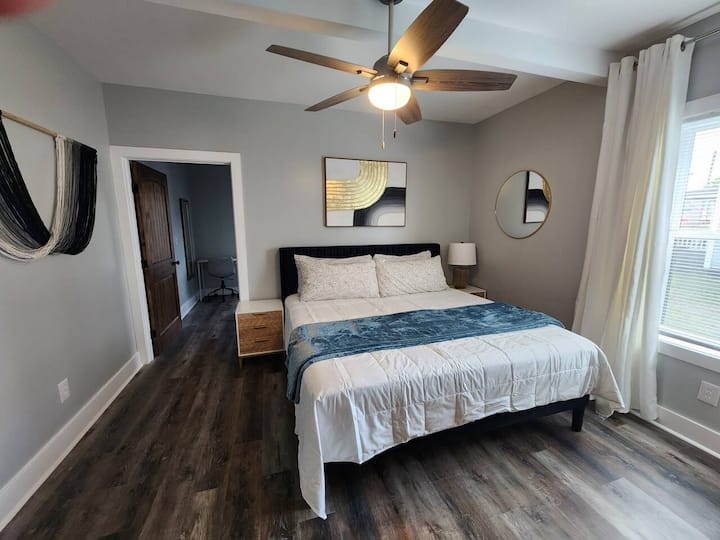 24 D Gorgeous Master Bedroom Close To Dt Gvl - Greenville, SC