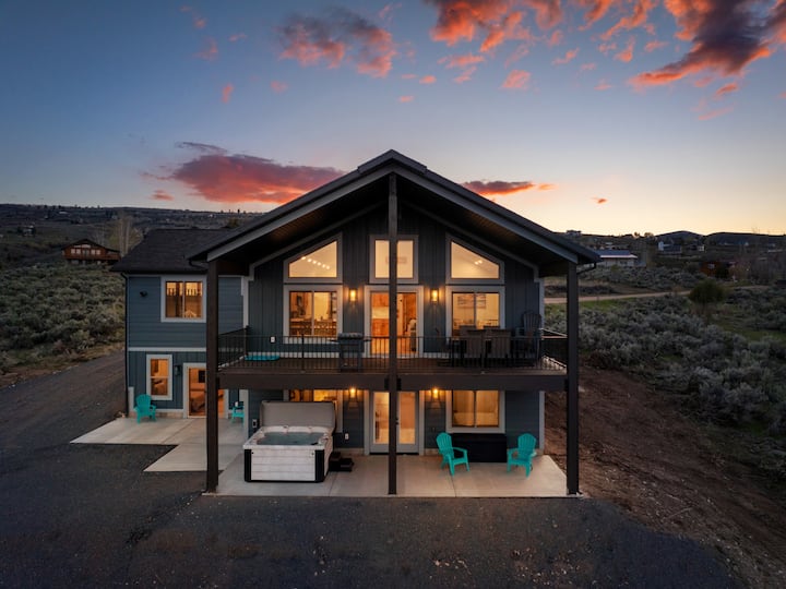 Brand New! Hottub! Arcade Game! Views! Sleeps 28! - 加登