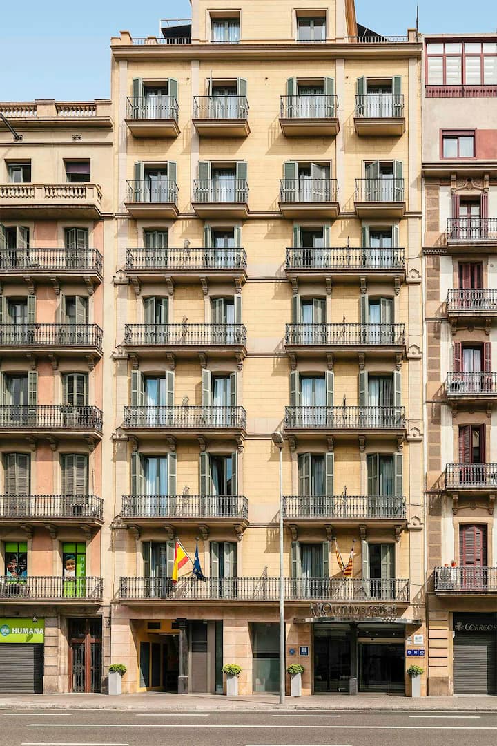 Hotel Room Near Plaça Catalunya I H10 Universitat - Barcelone