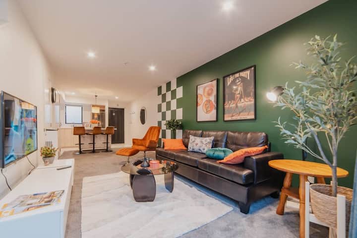 The Riccarton Niche - Sleek 2-bedroom Urban Pad - Christchurch