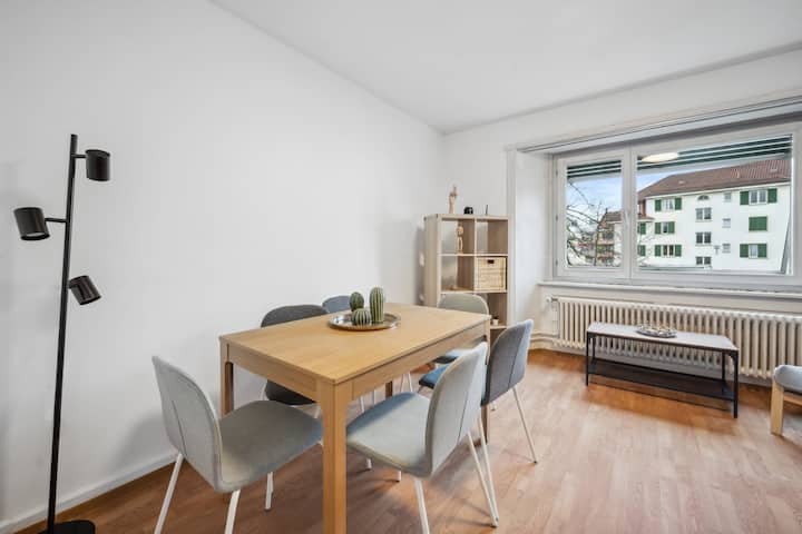 Zürich 2br Apt: Essential Comfort & Access - Zurych