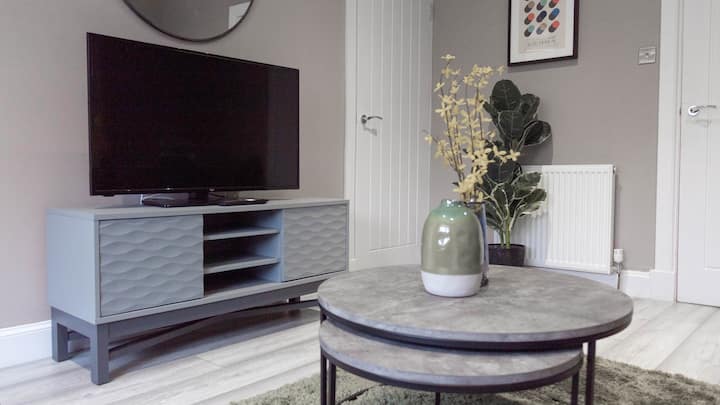 Refreshing Modern Home In Castlemilk - East Kilbride