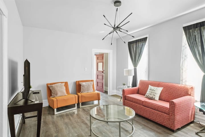 Downtown Detroit Gem – 3 Bedrooms & Culture! - Detroit, MI