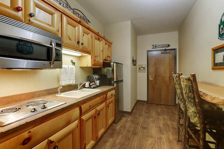 Work & Play In Johnston: Easy I-35 Access, Pool - Des Moines, IA