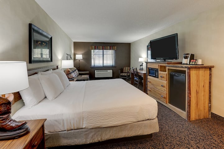 Expanded King Bunk Bed Suite, Stoney Creek - Des Moines, IA