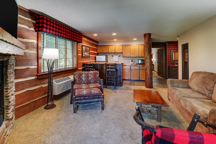 Premier Suite W/ Whirlpool & Dry Bar! Stoney Creek - Des Moines, IA