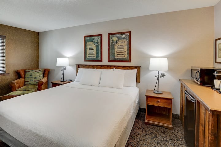 Deluxe King, Stoney Creek Des Moines, Heated Pool - Des Moines, IA