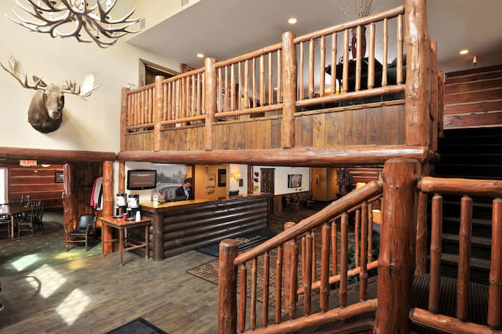 Rustic Theme Suite W/ Whirlpool Cottage | 3 Units - Des Moines, IA