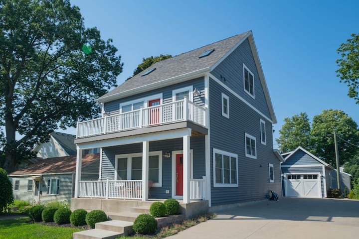 5 Bedroom W/ping Pong - South Haven, MI