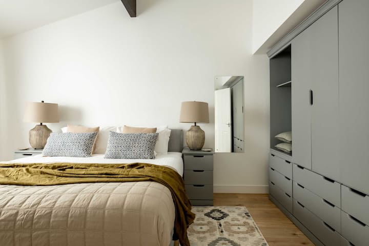 Aintree | Cosy Stay In The Cotswolds - Cirencester