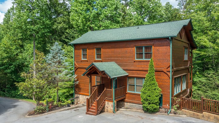 Smoky Mountain Lodge – Rustic, Luxury, & Chic - Gatlinburg, TN