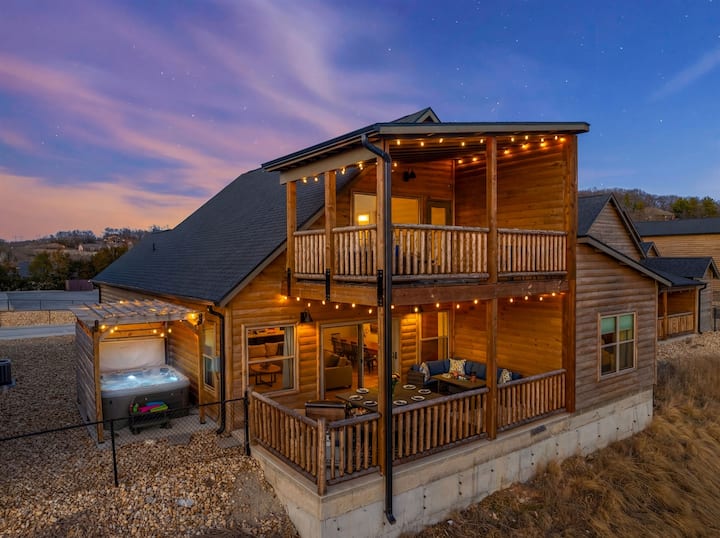Luxury Cabin | Panoramic View & Hot Tub+near Sdc - Branson, MO