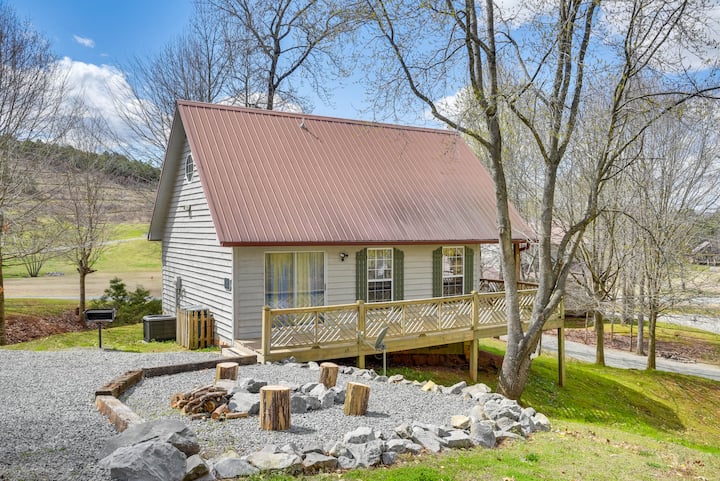 Peaceful Guntersville Cabin: Fire Pit, Near Lake! - Guntersville, AL