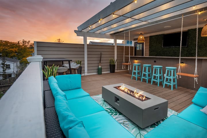 The Rooftop Skybar @ Lake Avenue Mansion #1 - New Buffalo, MI