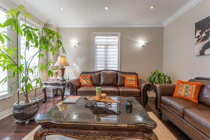 Spacious 4br Home With Private Yard, Bbq & Fast Wi - Brampton
