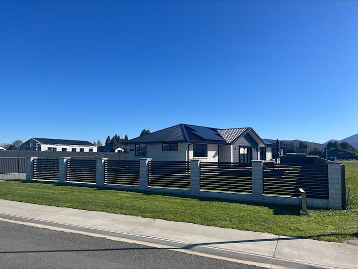 Oraka Scenery - Te Anau Holiday Home - Te Anau