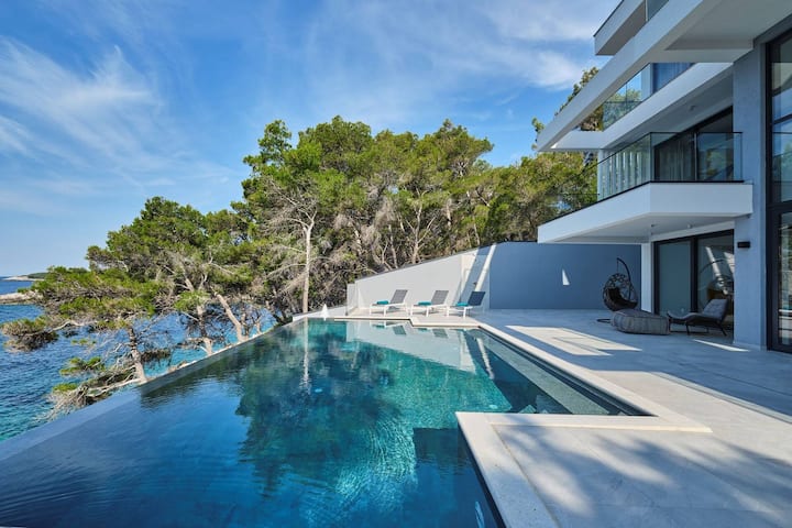 Fabulous Villa Sansarea With A Pool Near The Sea - Vela Luka