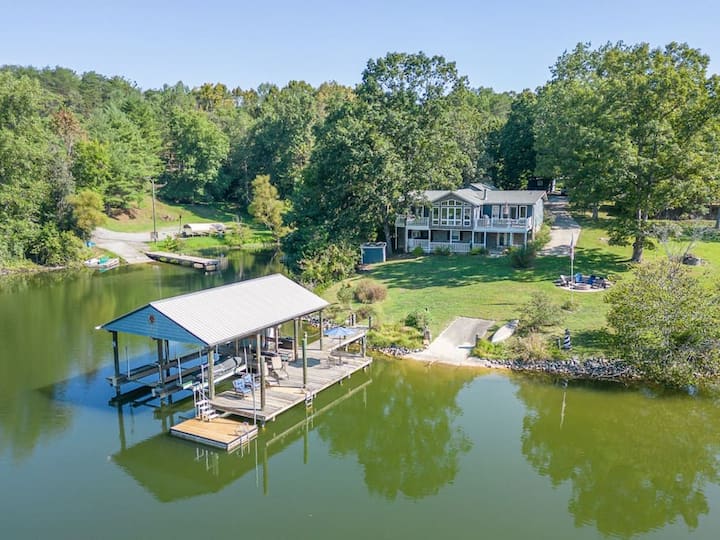 Lakefront Retreat W/ Game Room, Hot Tub, And Gym! - Smith Mountain Lake, VA