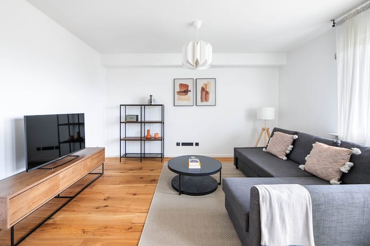 Blueground | Strassen, Balcony, Near Bus Station - Luxembourg