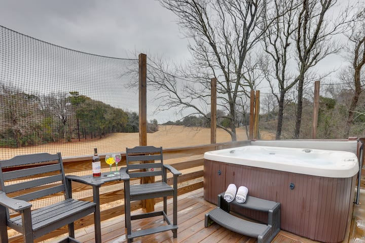 Kitty Hawk Apartment W/ Hot Tub - 1 Mi To Beach! - Kitty Hawk, NC