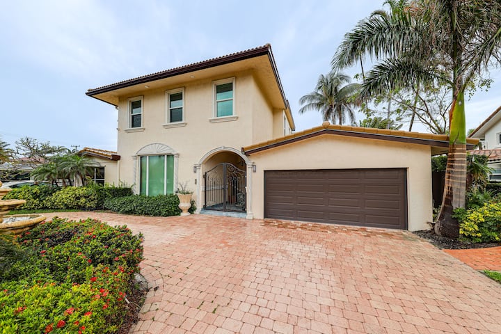 Pool & Home Theater: Lighthouse Point Home! - Lighthouse Point, FL