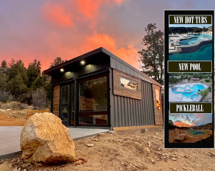 Modern Cabin Near Zion Hot Tubs, Pools, Pickleball - Orderville, UT