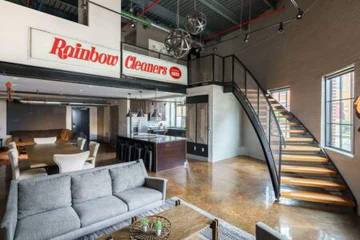 Spacious Wonderbread Loft - Ohio