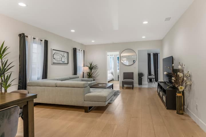 Pet Friendly, Modern, Mins To Retro Row & Beach - Long Beach, CA