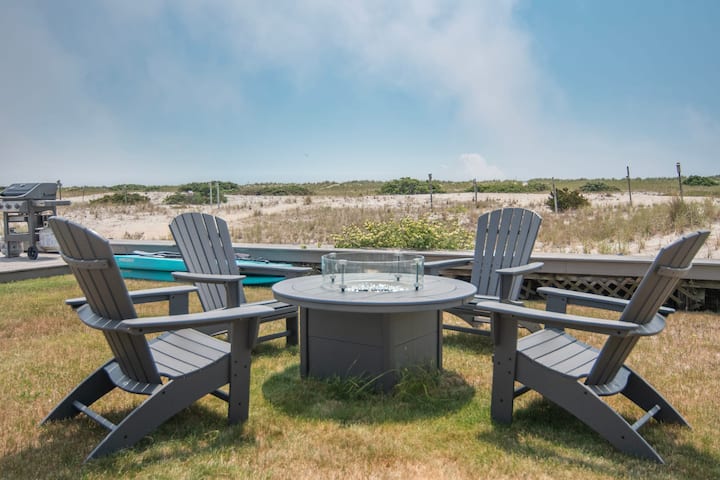 North Truro Beachfront Cottage With Cozy Backyard - Truro, MA