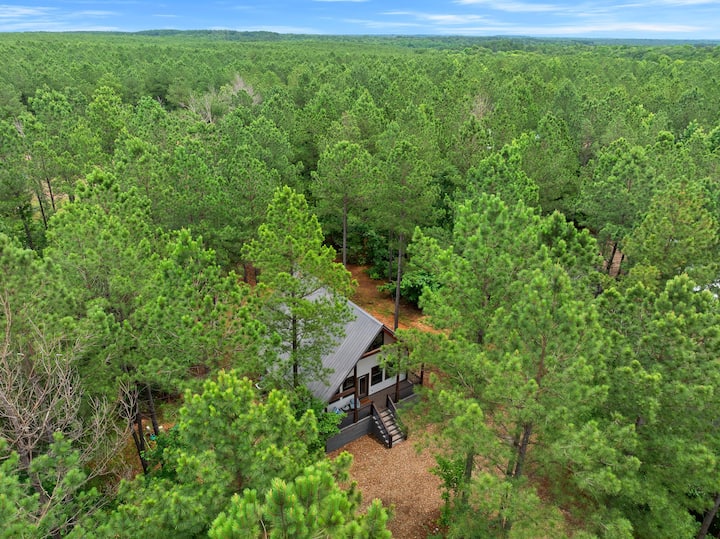Secluded Retreat With Hot Tub, Firepit & Games - Broken Bow, OK