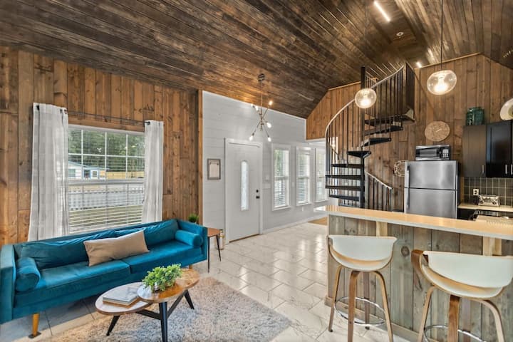Netflix Tiny Victorian | 2br 1ba Loft | 4min To Uf - Gainesville, FL