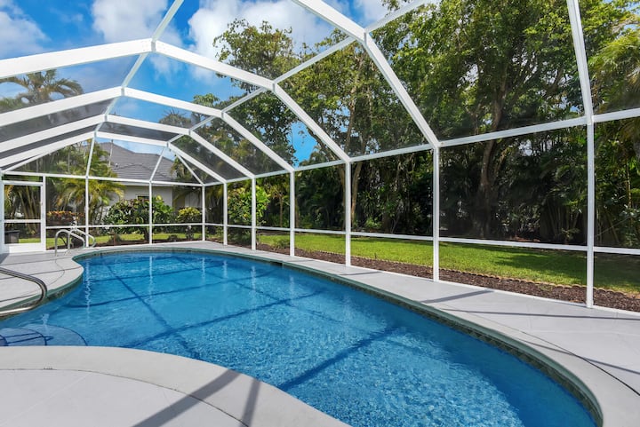 Aqua Cottage- Newly Renovated Park Shore Home! - Naples, FL