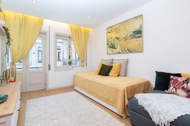 Colorful Bright Flat W/ Balcony By Hostwise - Porto