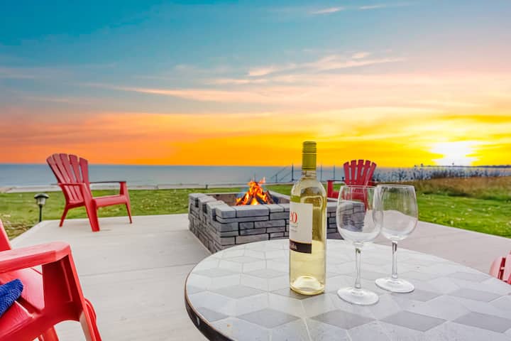 Breathtaking Lakefront Cottage With Beach Access - Lake Erie, PA