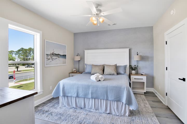 Sunny Gulf Shores | Spacious 2 King Suites & Pool - Gulf Shores, AL