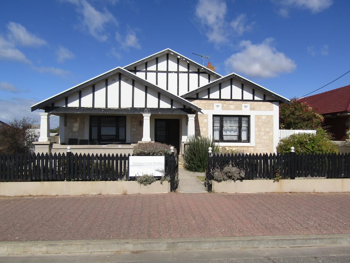 Bungalow At The Beach - Esplanade Position! - Stansbury