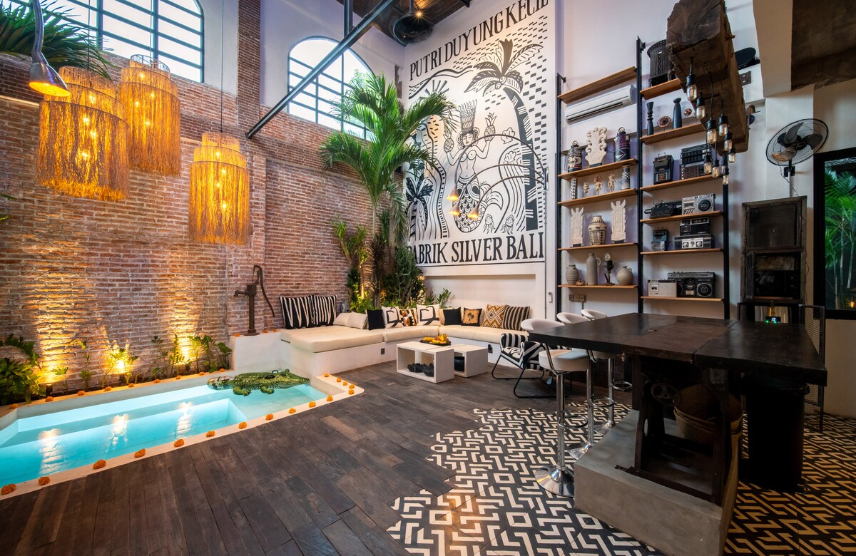 The Silver Factory - Vintage Designer 2 Bdr Loft - Villas for Rent in ...