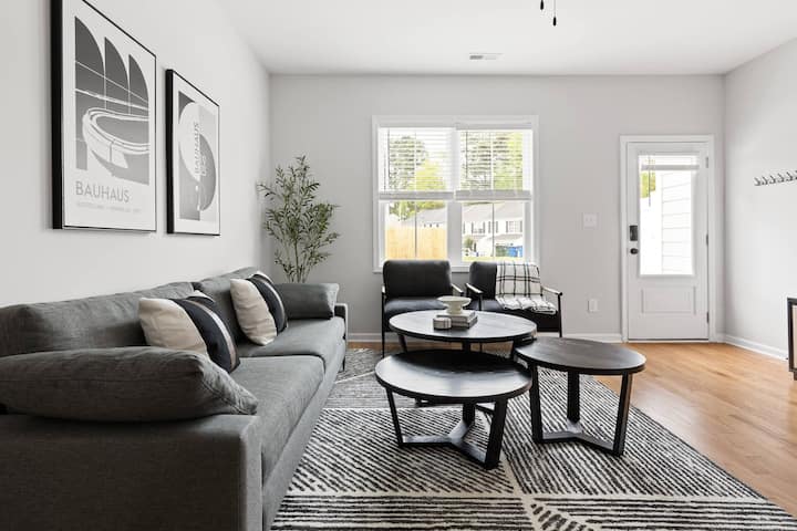 Winter Availability Close To Dt Raleigh & Nc State - Raleigh, NC