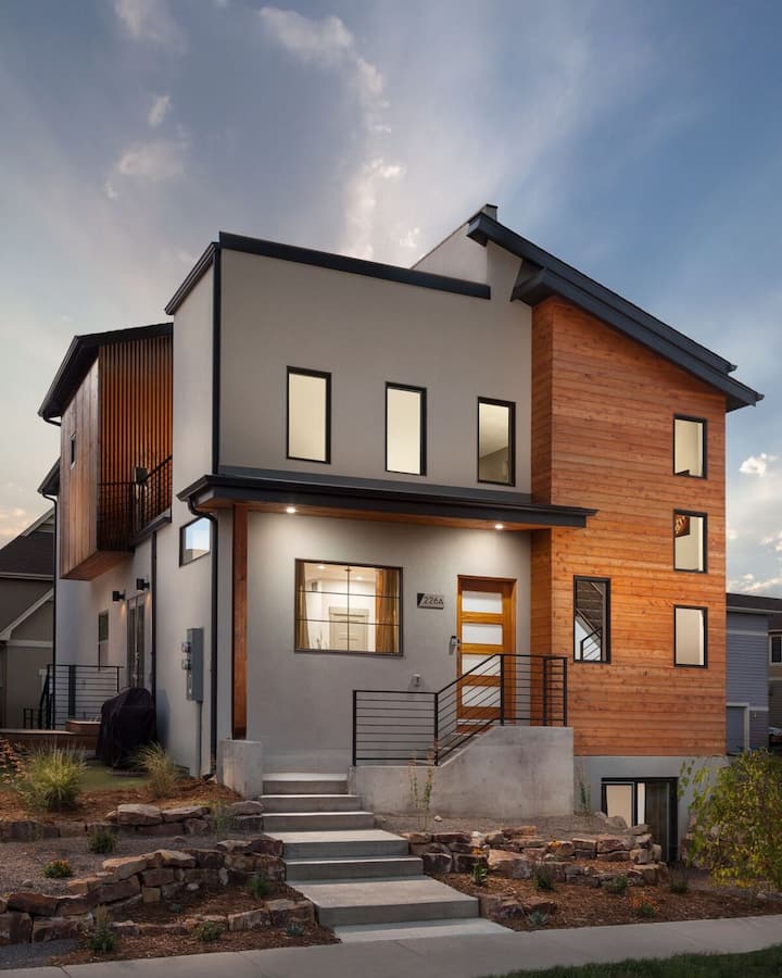 Stunner W/ Patio Mountain Views & Rainfall Shower - Fort Collins, CO