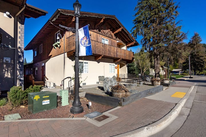Snowcreek Suite ~ Aspen - Hot Tub - Kitchenette - Leavenworth, WA