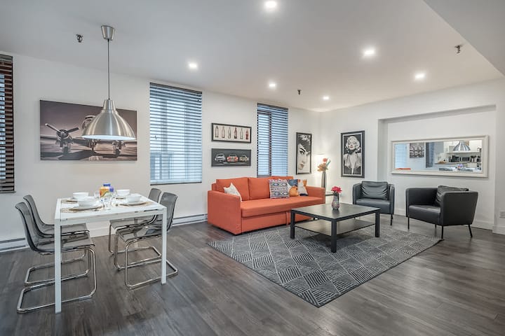 Spacious Dual Apartment Stay By City Hall - Montreal