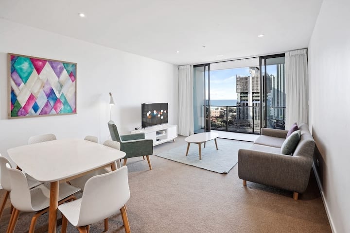 Ocean Views, Modern 2br Broadbeach Apt #604 - Gold Coast